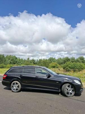 Melns Mercedes-Benz E 300 2011 Klaipėda, ar dzinēja tilpumu 2.99 L un nobraukumu 437 tūkst. km par 5900 €, foto 3 vietnē AUTOMOTO.COM.LV