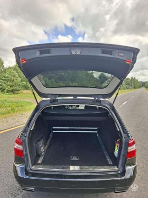 Melns Mercedes-Benz E 300 2011 Klaipėda, ar dzinēja tilpumu 2.99 L un nobraukumu 437 tūkst. km par 5900 €, foto 6 vietnē AUTOMOTO.COM.LV
