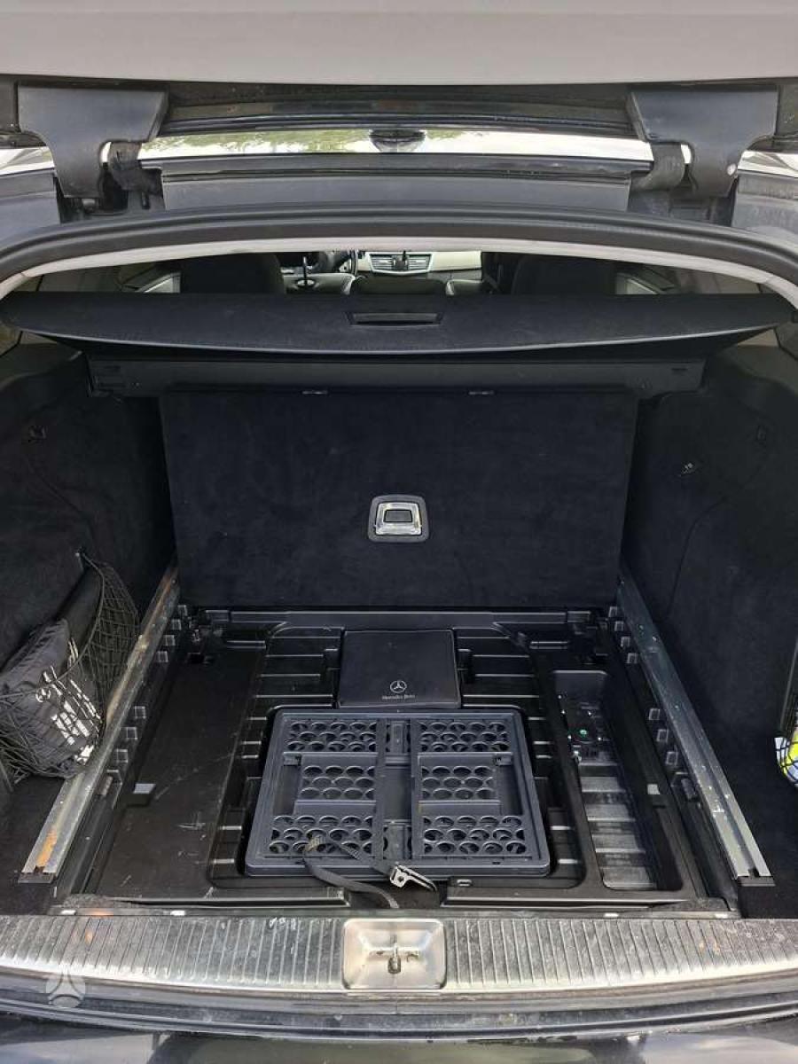 Melns Mercedes-Benz E 300 2011 Klaipėda, ar dzinēja tilpumu 2.99 L un nobraukumu 437 tūkst. km par 5900 €, foto 7 vietnē AUTOMOTO.COM.LV