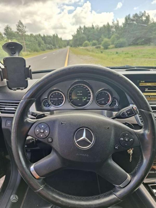 Melns Mercedes-Benz E 300 2011 Klaipėda, ar dzinēja tilpumu 2.99 L un nobraukumu 437 tūkst. km par 5900 €, foto 7 vietnē AUTOMOTO.COM.LV