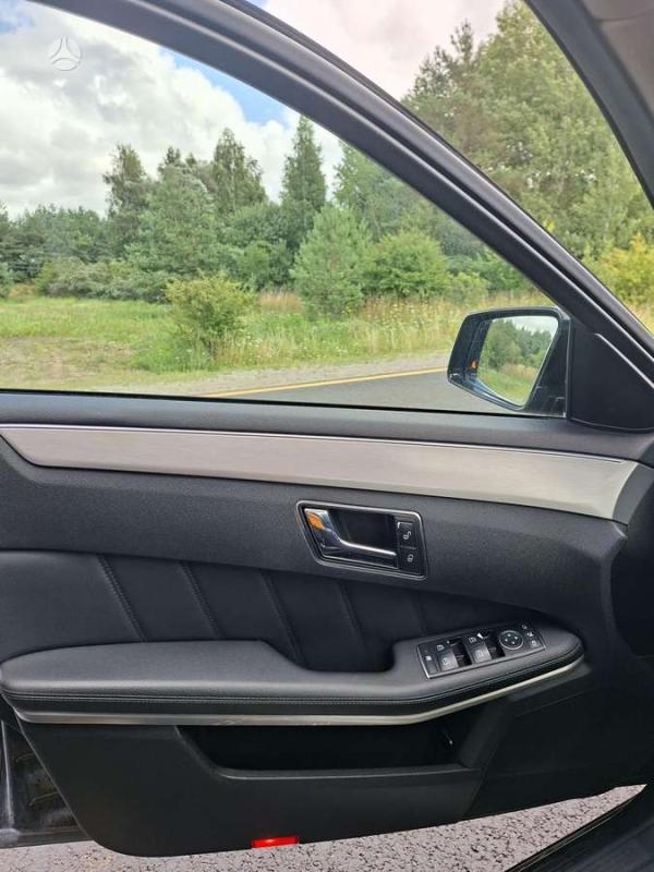 Melns Mercedes-Benz E 300 2011 Klaipėda, ar dzinēja tilpumu 2.99 L un nobraukumu 437 tūkst. km par 5900 €, foto 8 vietnē AUTOMOTO.COM.LV