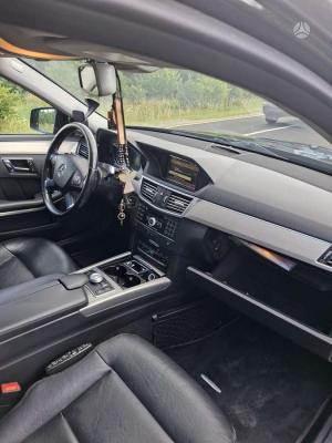 Melns Mercedes-Benz E 300 2011 Klaipėda, ar dzinēja tilpumu 2.99 L un nobraukumu 437 tūkst. km par 5900 €, foto 10 vietnē AUTOMOTO.COM.LV