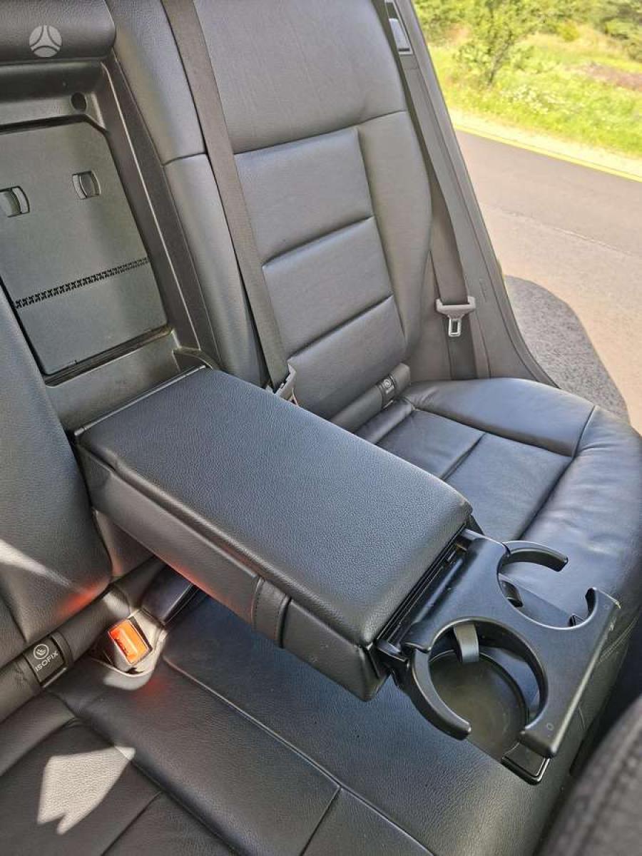 Melns Mercedes-Benz E 300 2011 Klaipėda, ar dzinēja tilpumu 2.99 L un nobraukumu 437 tūkst. km par 5900 €, foto 14 vietnē AUTOMOTO.COM.LV