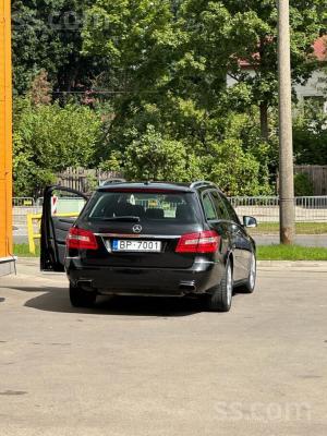 Melns Mercedes-Benz E 300 2012 Rīga, ar dzinēja tilpumu 3.00 L un nobraukumu 290 tūkst. km par 5500 €, foto 3 vietnē AUTOMOTO.COM.LV