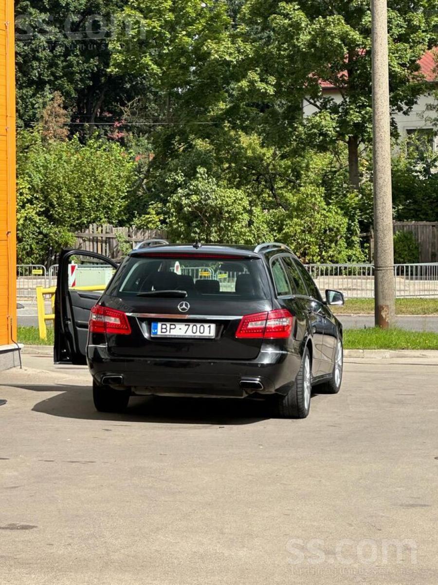 Melns Mercedes-Benz E 300 2012 Rīga, ar dzinēja tilpumu 3.00 L un nobraukumu 290 tūkst. km par 5500 €, foto 3 vietnē AUTOMOTO.COM.LV