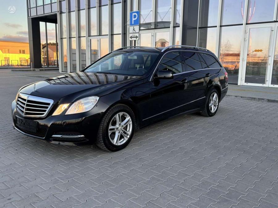 Black Mercedes-Benz E 300 2013 in Vilnius, with an engine capacity of 2.14 L and mileage of 212 thousand km for 7900 €, photo 1 on AUTOMOTO.COM.LV