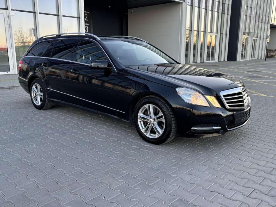 Black Mercedes-Benz E 300 2013 in Vilnius, with an engine capacity of 2.14 L and mileage of 212 thousand km for 7900 €, photo 7 on AUTOMOTO.COM.LV