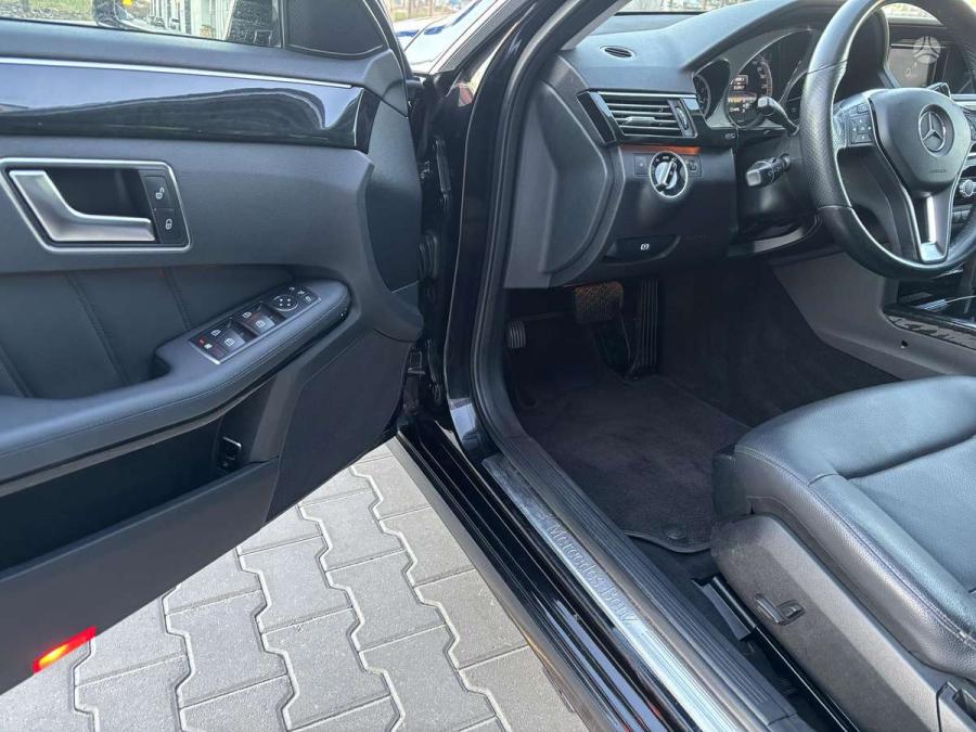 Black Mercedes-Benz E 300 2013 in Vilnius, with an engine capacity of 2.14 L and mileage of 212 thousand km for 7900 €, photo 11 on AUTOMOTO.COM.LV