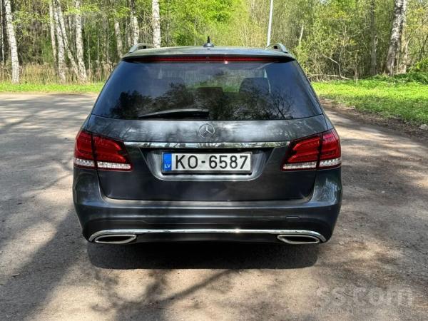 Черный Мерседес Е 300 2013 в Рига, объемом двигателя 2.20 л и пробегом 0 тыс. км за 11300 €, фото 4 на AUTOMOTO.COM.LV