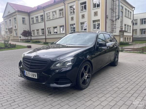 Black Mercedes-Benz E 300 2013 in Raseiniai, with an engine capacity of 2.10 L and mileage of 449 thousand km for 6600 €, photo 1 on AUTOMOTO.COM.LV
