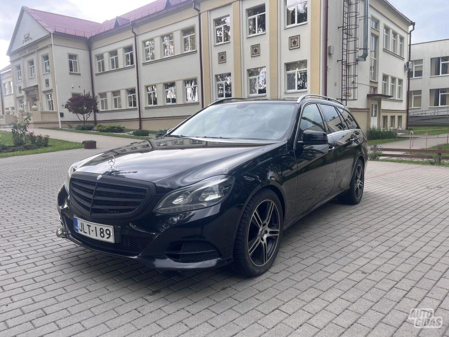 Black Mercedes-Benz E 300 2013 in Raseiniai, with an engine capacity of 2.10 L and mileage of 449 thousand km for 6600 €, photo 1 on AUTOMOTO.COM.LV