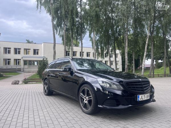 Black Mercedes-Benz E 300 2013 in Raseiniai, with an engine capacity of 2.10 L and mileage of 449 thousand km for 6600 €, photo 2 on AUTOMOTO.COM.LV