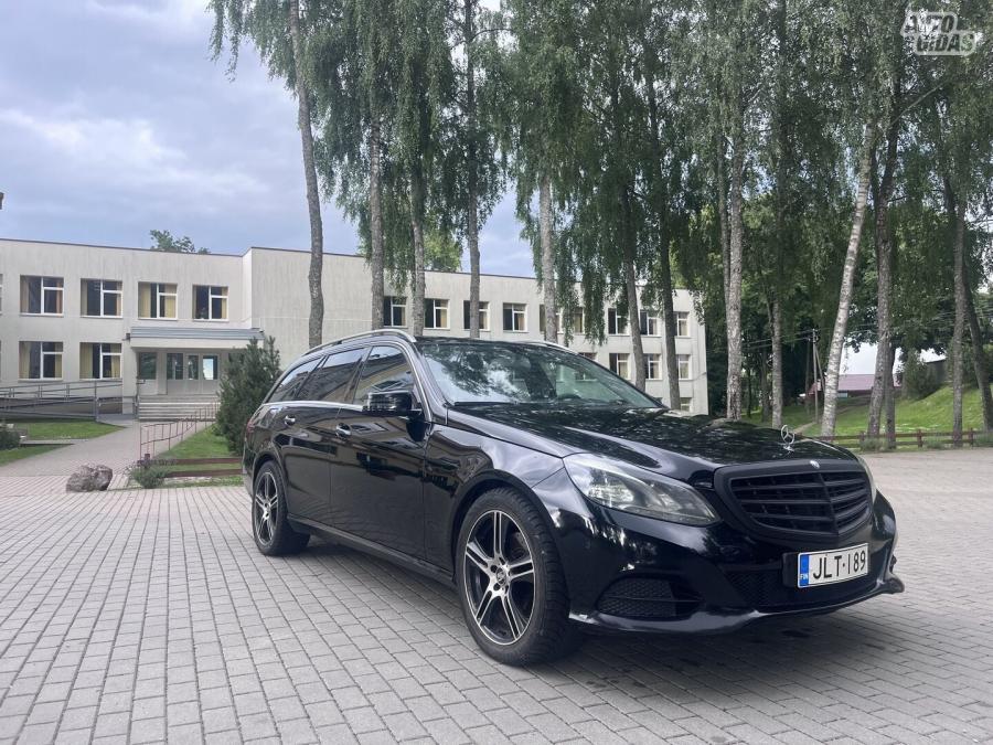 Black Mercedes-Benz E 300 2013 in Raseiniai, with an engine capacity of 2.10 L and mileage of 449 thousand km for 6600 €, photo 3 on AUTOMOTO.COM.LV