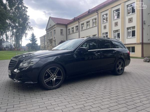 Black Mercedes-Benz E 300 2013 in Raseiniai, with an engine capacity of 2.10 L and mileage of 449 thousand km for 6600 €, photo 4 on AUTOMOTO.COM.LV