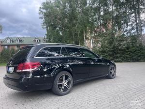 Black Mercedes-Benz E 300 2013 in Raseiniai, with an engine capacity of 2.10 L and mileage of 449 thousand km for 6600 €, photo 6 on AUTOMOTO.COM.LV