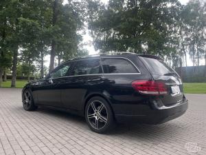 Black Mercedes-Benz E 300 2013 in Raseiniai, with an engine capacity of 2.10 L and mileage of 449 thousand km for 6600 €, photo 7 on AUTOMOTO.COM.LV