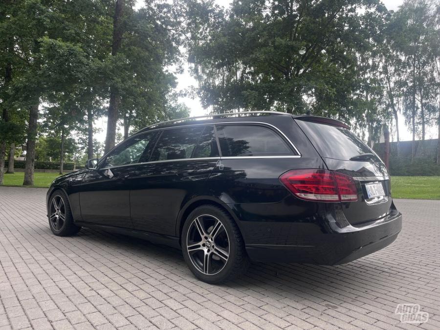 Black Mercedes-Benz E 300 2013 in Raseiniai, with an engine capacity of 2.10 L and mileage of 449 thousand km for 6600 €, photo 7 on AUTOMOTO.COM.LV