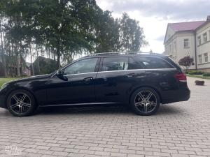 Black Mercedes-Benz E 300 2013 in Raseiniai, with an engine capacity of 2.10 L and mileage of 449 thousand km for 6600 €, photo 9 on AUTOMOTO.COM.LV