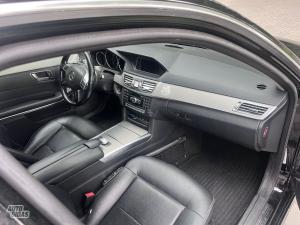 Black Mercedes-Benz E 300 2013 in Raseiniai, with an engine capacity of 2.10 L and mileage of 449 thousand km for 6600 €, photo 10 on AUTOMOTO.COM.LV