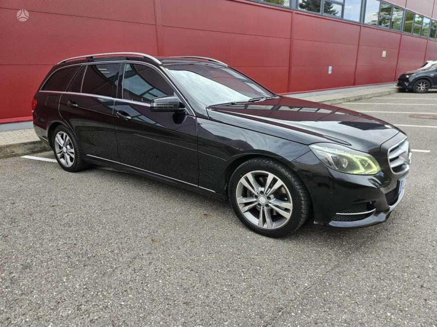 Black Mercedes-Benz E 300 2013 in Kaunas, with an engine capacity of 2.99 L and mileage of 361 thousand km for 7700 €, photo 6 on AUTOMOTO.COM.LV