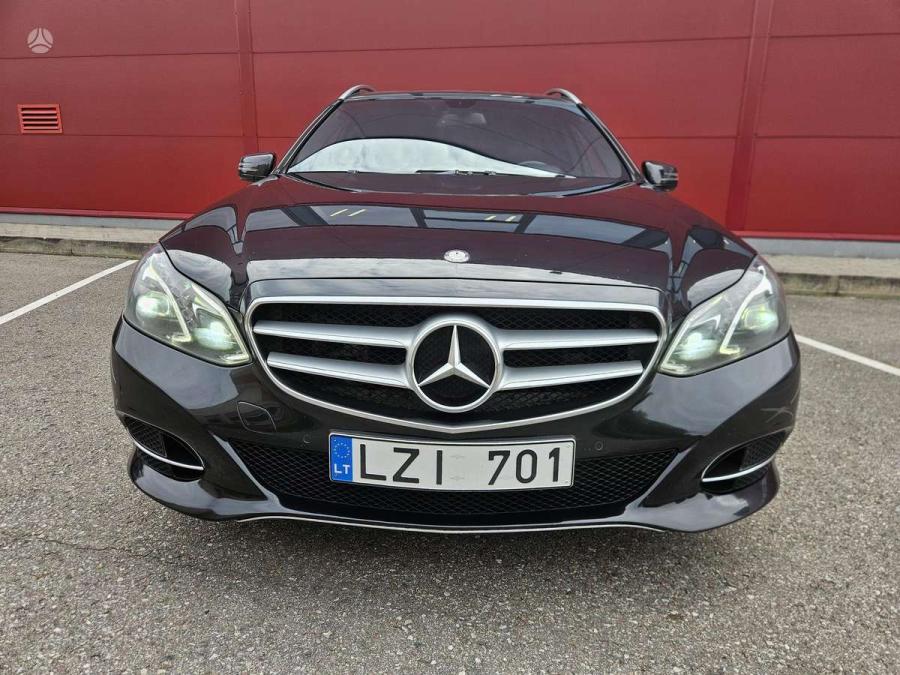 Black Mercedes-Benz E 300 2013 in Kaunas, with an engine capacity of 2.99 L and mileage of 361 thousand km for 7700 €, photo 10 on AUTOMOTO.COM.LV