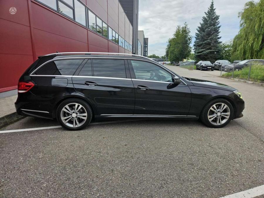 Black Mercedes-Benz E 300 2013 in Kaunas, with an engine capacity of 2.99 L and mileage of 361 thousand km for 7700 €, photo 14 on AUTOMOTO.COM.LV