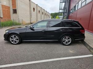 Black Mercedes-Benz E 300 2013 in Kaunas, with an engine capacity of 2.99 L and mileage of 361 thousand km for 7700 €, photo 15 on AUTOMOTO.COM.LV