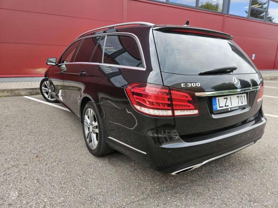 Black Mercedes-Benz E 300 2013 in Kaunas, with an engine capacity of 2.99 L and mileage of 361 thousand km for 7700 €, photo 16 on AUTOMOTO.COM.LV