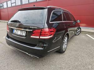 Black Mercedes-Benz E 300 2013 in Kaunas, with an engine capacity of 2.99 L and mileage of 361 thousand km for 7700 €, photo 17 on AUTOMOTO.COM.LV