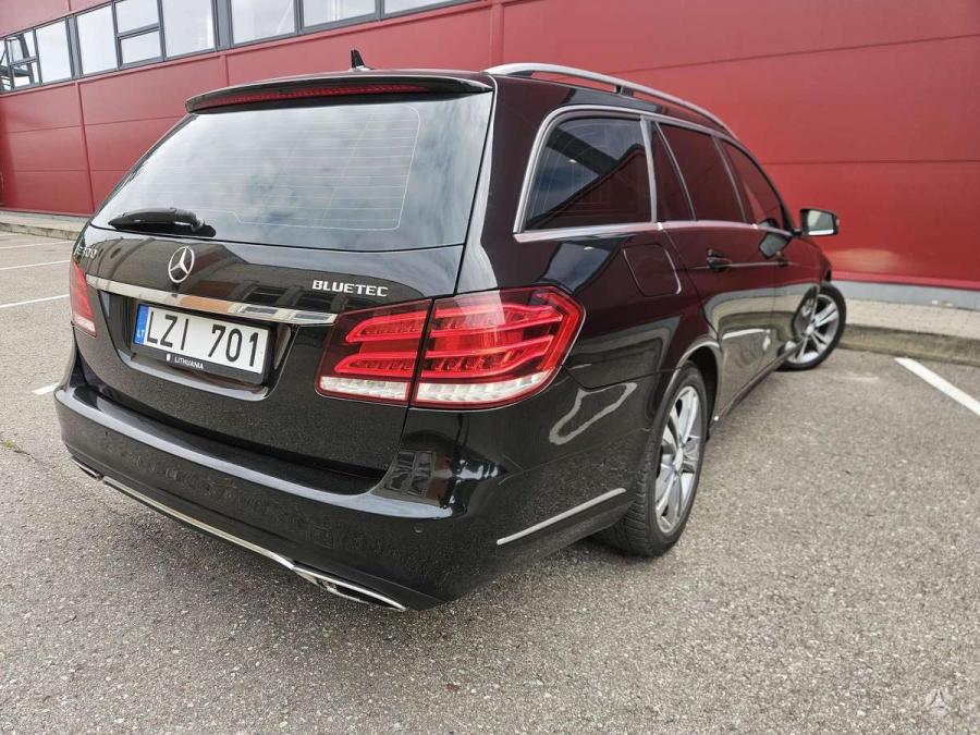 Black Mercedes-Benz E 300 2013 in Kaunas, with an engine capacity of 2.99 L and mileage of 361 thousand km for 7700 €, photo 17 on AUTOMOTO.COM.LV