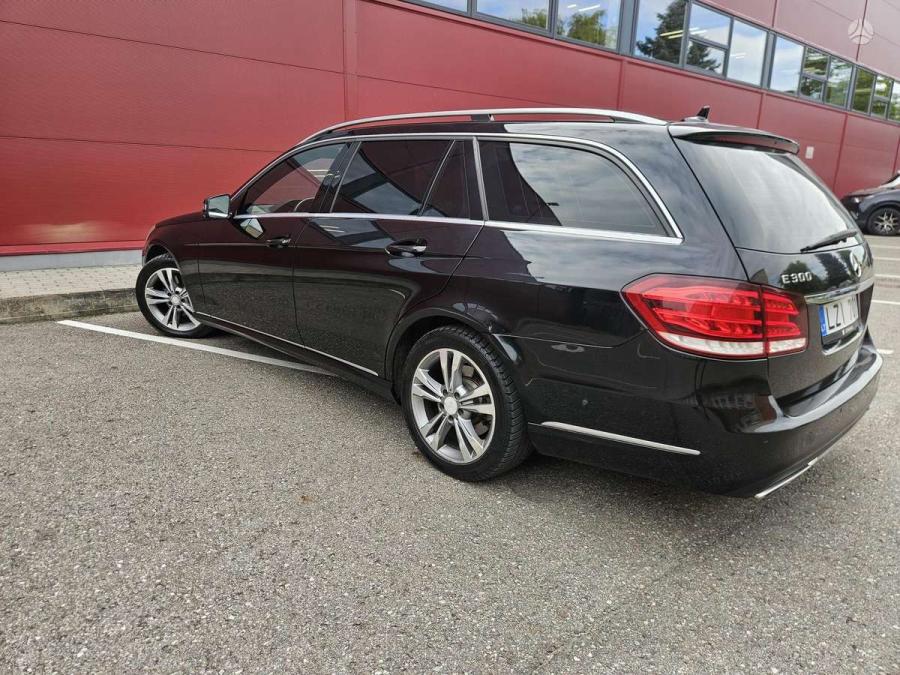 Black Mercedes-Benz E 300 2013 in Kaunas, with an engine capacity of 2.99 L and mileage of 361 thousand km for 7700 €, photo 18 on AUTOMOTO.COM.LV