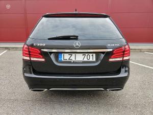 Black Mercedes-Benz E 300 2013 in Kaunas, with an engine capacity of 2.99 L and mileage of 361 thousand km for 7700 €, photo 20 on AUTOMOTO.COM.LV