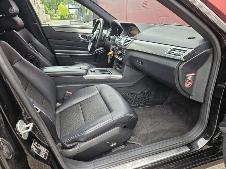 Black Mercedes-Benz E 300 2013 in Kaunas, with an engine capacity of 2.99 L and mileage of 361 thousand km for 7700 €, photo 24 on AUTOMOTO.COM.LV