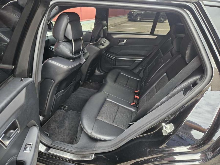 Black Mercedes-Benz E 300 2013 in Kaunas, with an engine capacity of 2.99 L and mileage of 361 thousand km for 7700 €, photo 32 on AUTOMOTO.COM.LV