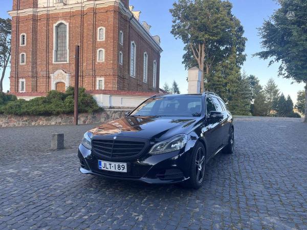 Black Mercedes-Benz E 300 2013 in Taurage, with an engine capacity of 2.14 L and mileage of 458 thousand km for 5900 €, photo 1 on AUTOMOTO.COM.LV