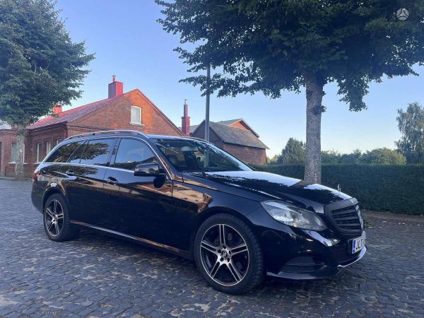 Black Mercedes-Benz E 300 2013 in Taurage, with an engine capacity of 2.14 L and mileage of 458 thousand km for 5900 €, photo 3 on AUTOMOTO.COM.LV