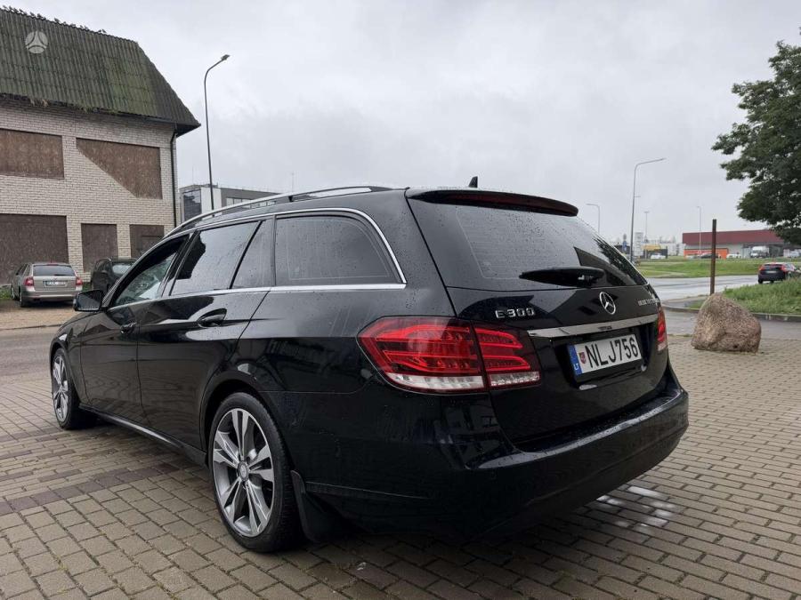 Melns Mercedes-Benz E 300 2014 Kauņa, ar dzinēja tilpumu 2.14 L un nobraukumu 310 tūkst. km par 5650 €, foto 4 vietnē AUTOMOTO.COM.LV