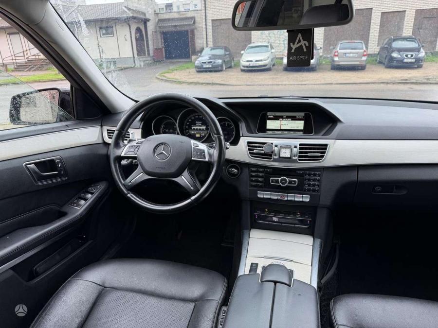 Melns Mercedes-Benz E 300 2014 Kauņa, ar dzinēja tilpumu 2.14 L un nobraukumu 310 tūkst. km par 5650 €, foto 11 vietnē AUTOMOTO.COM.LV