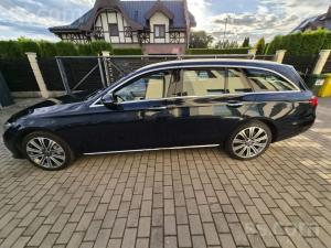 Black Mercedes-Benz E 300 2017 in Riga, with an engine capacity of 3.00 L and mileage of 190 thousand km for 28000 €, photo 3 on AUTOMOTO.COM.LV