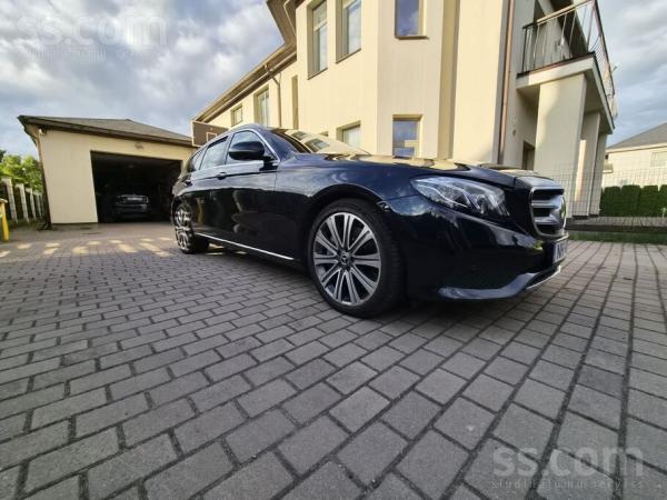 Black Mercedes-Benz E 300 2017 in Riga, with an engine capacity of 3.00 L and mileage of 190 thousand km for 28000 €, photo 7 on AUTOMOTO.COM.LV