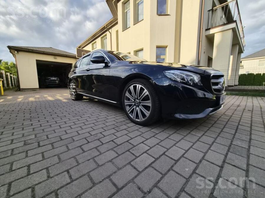 Black Mercedes-Benz E 300 2017 in Riga, with an engine capacity of 3.00 L and mileage of 190 thousand km for 28000 €, photo 8 on AUTOMOTO.COM.LV