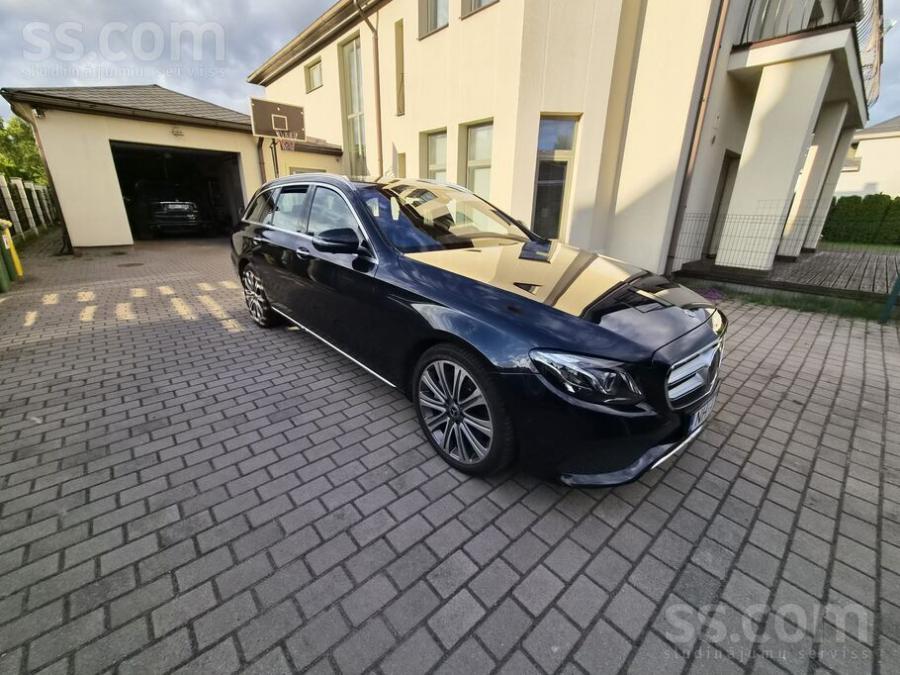 Black Mercedes-Benz E 300 2017 in Riga, with an engine capacity of 3.00 L and mileage of 190 thousand km for 28000 €, photo 9 on AUTOMOTO.COM.LV