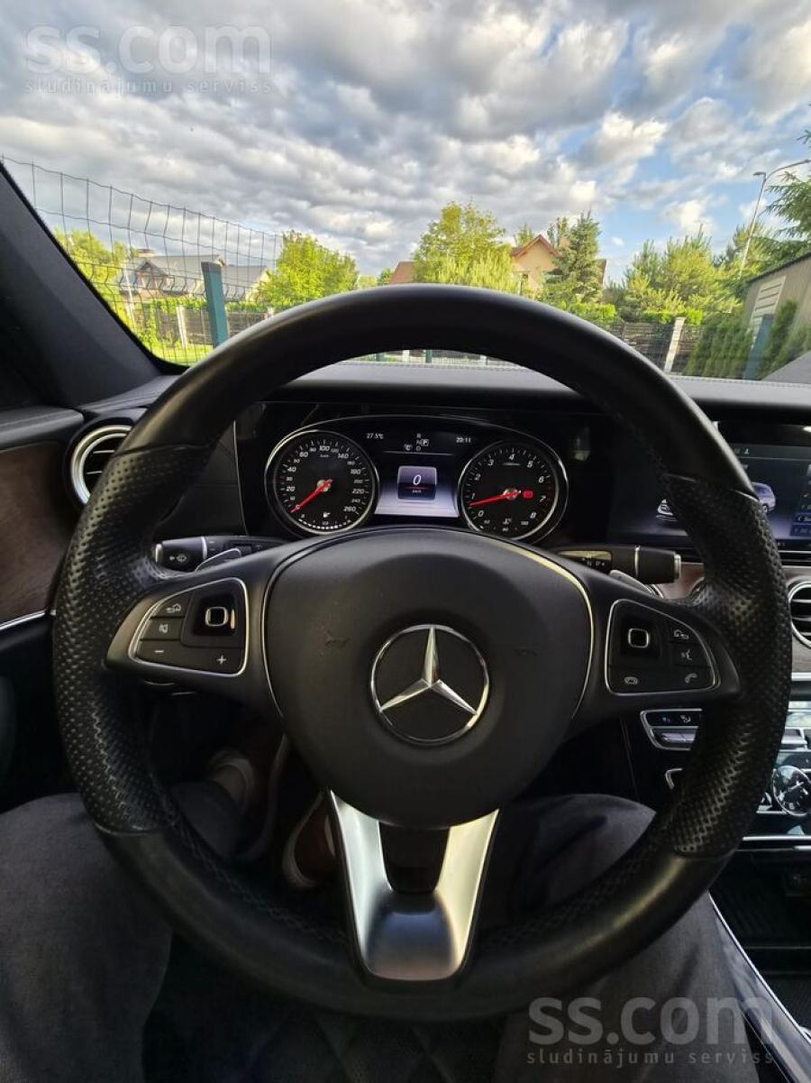 Black Mercedes-Benz E 300 2017 in Riga, with an engine capacity of 3.00 L and mileage of 190 thousand km for 28000 €, photo 12 on AUTOMOTO.COM.LV