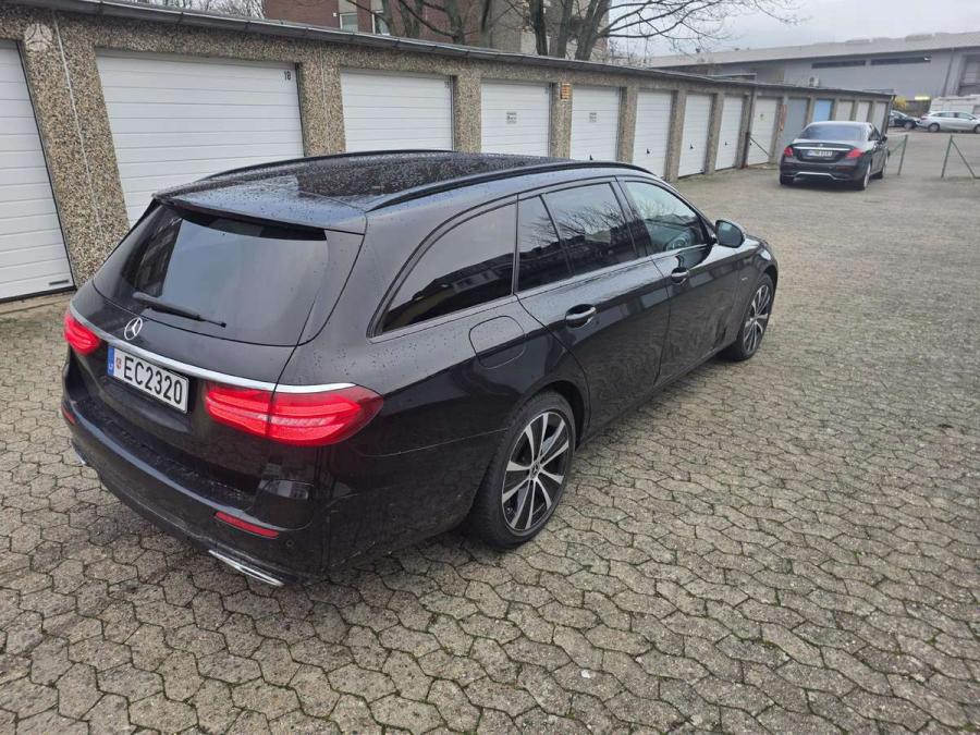 Black Mercedes-Benz E 300 2019 in Vilnius, with an engine capacity of 1.95 L and mileage of 430 thousand km for 17500 €, photo 7 on AUTOMOTO.COM.LV