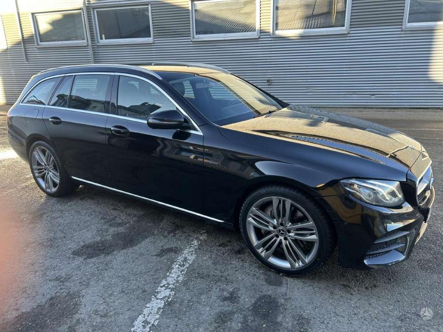 Melns Mercedes-Benz E 300 2019 Šauļi, ar dzinēja tilpumu 2.00 L un nobraukumu 280 tūkst. km par 12900 €, foto 2 vietnē AUTOMOTO.COM.LV