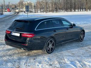 Black Mercedes-Benz E 300 2019 in Kaunas, with an engine capacity of 1.95 L and mileage of 237 thousand km for 14299 €, photo 3 on AUTOMOTO.COM.LV
