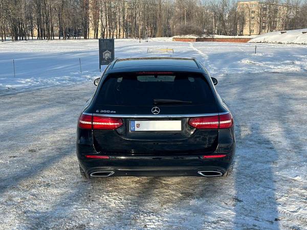 Melns Mercedes-Benz E 300 2019 Kauņa, ar dzinēja tilpumu 1.95 L un nobraukumu 237 tūkst. km par 14299 €, foto 4 vietnē AUTOMOTO.COM.LV