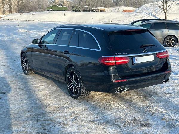 Melns Mercedes-Benz E 300 2019 Kauņa, ar dzinēja tilpumu 1.95 L un nobraukumu 237 tūkst. km par 14299 €, foto 5 vietnē AUTOMOTO.COM.LV