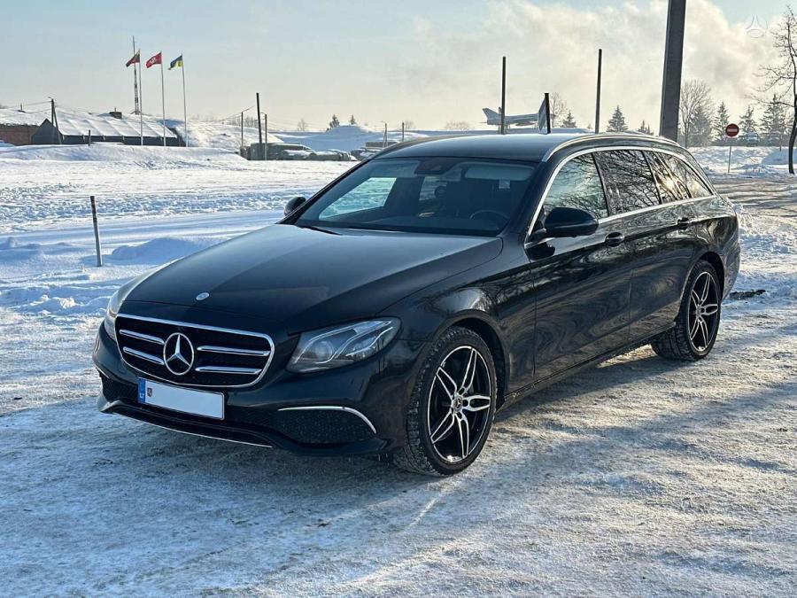 Black Mercedes-Benz E 300 2019 in Kaunas, with an engine capacity of 1.95 L and mileage of 237 thousand km for 14299 €, photo 6 on AUTOMOTO.COM.LV