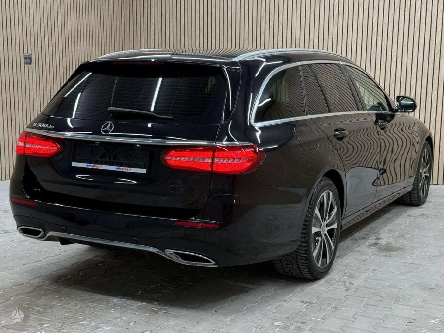 Melns Mercedes-Benz E 300 2019 Marijampole, ar dzinēja tilpumu 1.95 L un nobraukumu 130 tūkst. km par 23950 €, foto 4 vietnē AUTOMOTO.COM.LV
